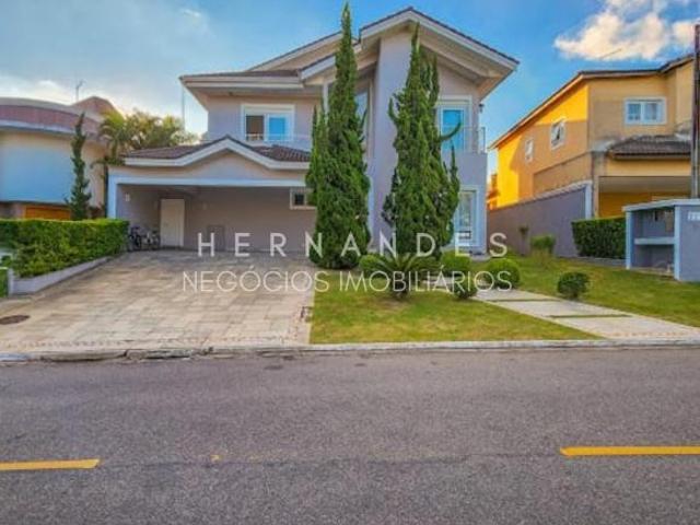 Casa de Luxo em Condomínio na Aldeia da Serra: 4 Quartos, 4 Suítes, 455m²