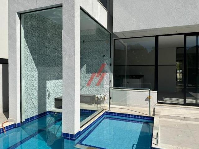 Casa de luxo em condomínio no Tamboré, Barueri SP: 4 quartos, 4 suítes, 3 salas, 3 banheiros, 6 vaga