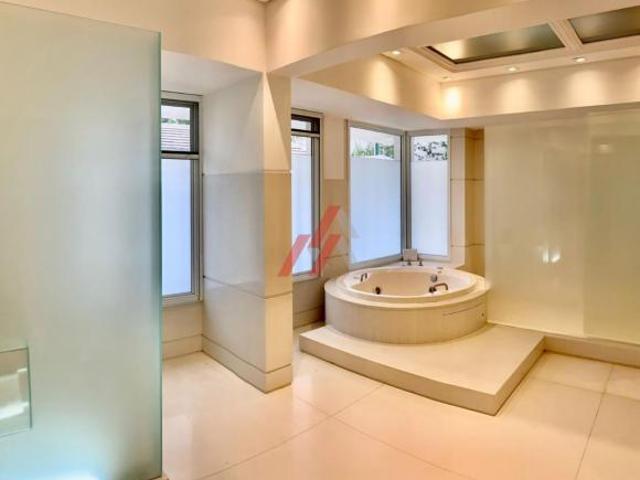 Casa de luxo em condomínio no Tamboré, Barueri SP 5 quartos, 5 suítes, 3 salas, 3 banheiros, 900m²