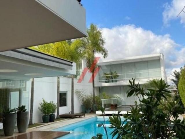 Casa de luxo em condomínio no Tamboré: 5 quartos, 5 suítes, 3 salas, 8 banheiros, 6 vagas, 1.000 m²