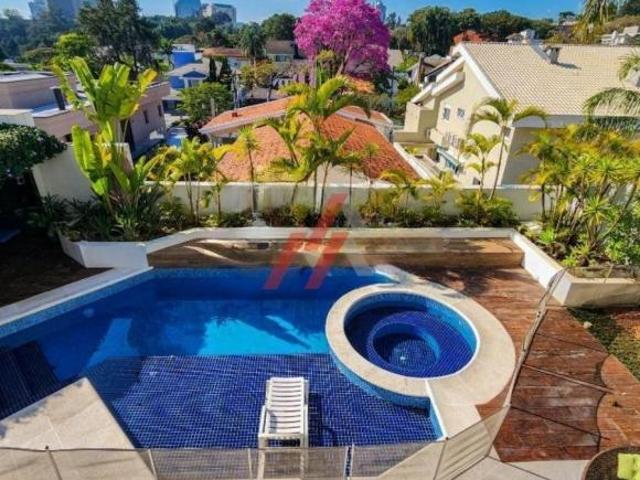 Casa de luxo em condomínio no Alphaville Residencial 2: 4 quartos, 4 suítes, 3 salas, 6 banheiros, 4