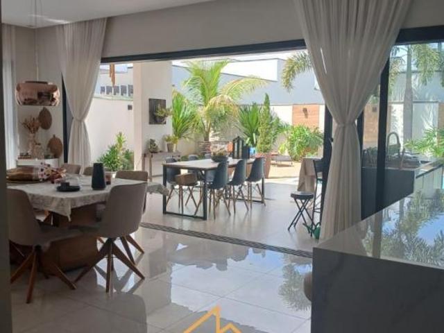 Casa de luxo em condomínio no Jardim Piemonte: 4 quartos, 4 suítes, 2 salas, 6 banheiros, 4 vagas, 2