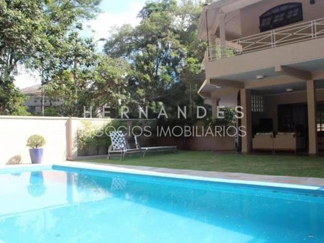 Casa de luxo em condomínio no Parque Viana, Barueri SP: 3 suítes, 465m², 3 vagas. Venha conferir!