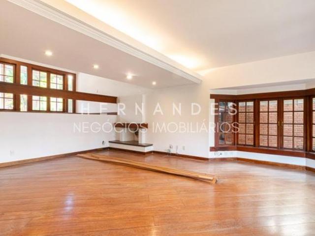 Casa de luxo em Alphaville: 4 quartos, 4 suítes, 5 banheiros, 4 vagas de garagem, 350m² Santana de