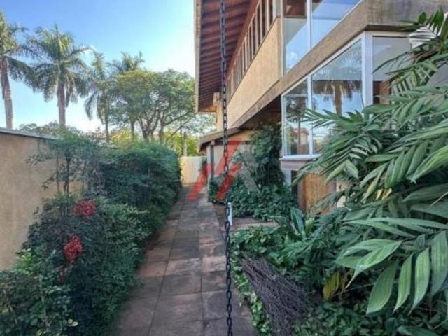 Casa de luxo em Alphaville 4 suítes, 3 salas, 617m² Venda ou Locação em Santana de Parnaíba SP