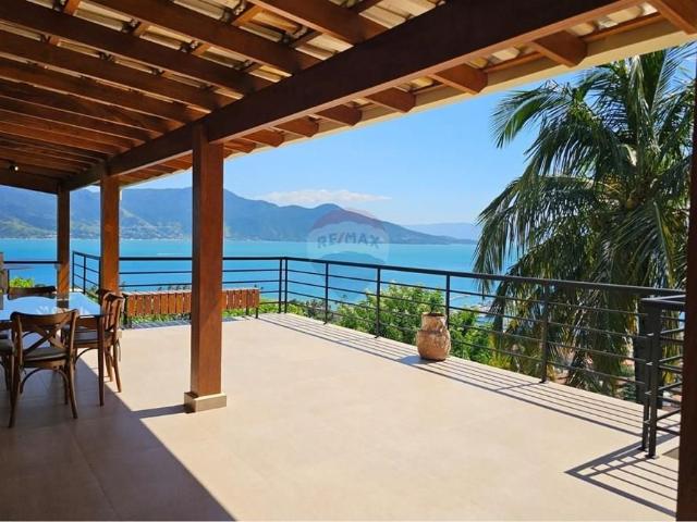 Casa de Luxo em Ilhabela: Um Refúgio de Elegância