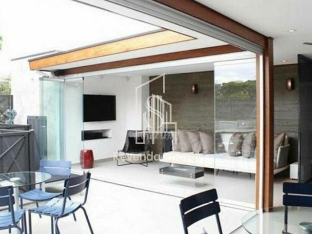 Casa de Luxo em Moema: 4 Quartos, 3 Suítes, 380m² São Paulo SP