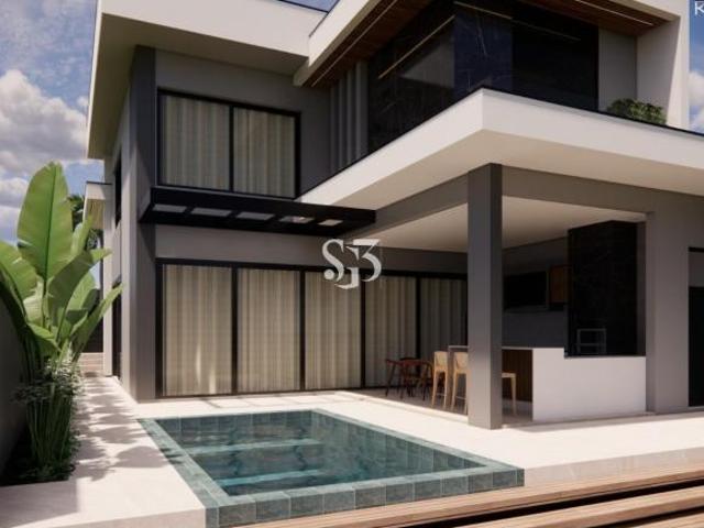 Casa de Luxo em Swiss Park: 4 Suítes, 283m² e Piscina! Venha Conhecer!