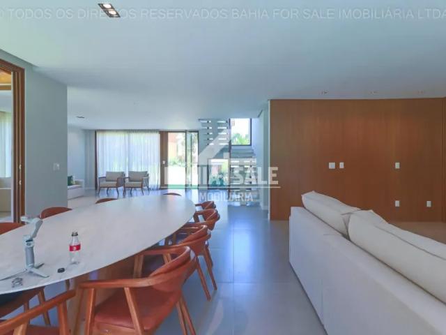 Casa de Luxo em Praia do Forte: 7 Suítes, Acesso ao Mar e Acabamentos Completos para Seu Conforto!