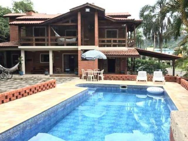 Casa de Luxo Mobiliada no Balneário Praia do Pernambuco, Guarujá