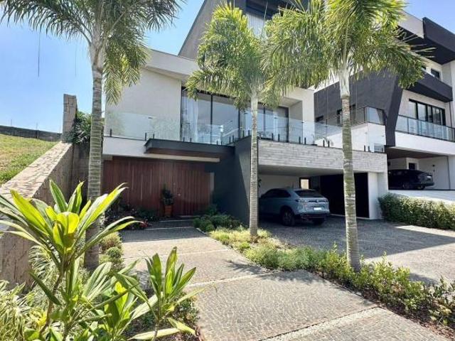 Casa de Luxo Mobiliada à Venda no Vale das Águas | 4 Suítes | 360 m²