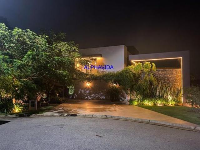 Casa de luxo MOBILIADA em condomínio Genesis II: 4 quartos, 4 suítes, 3 salas, 6 banheiros, 477m² em