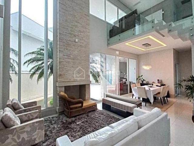 Casa de luxo mobiliada 4 suítes com jacuzzi, espaço gourmet, condomínio fechado