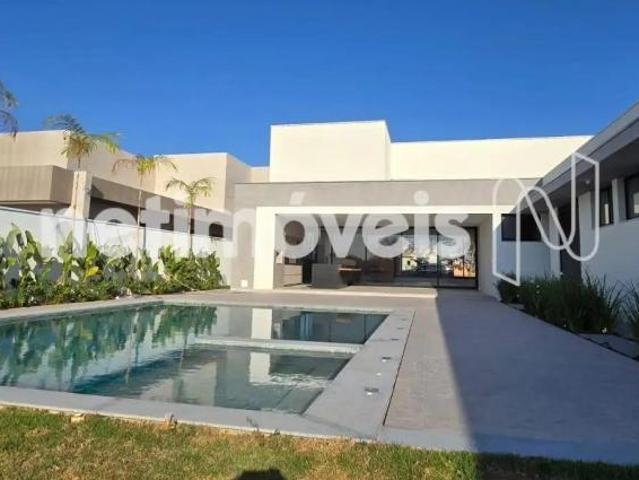 Casa de luxo no Condomínio Victoria Golf! Aqui estão os principais recursos e características
