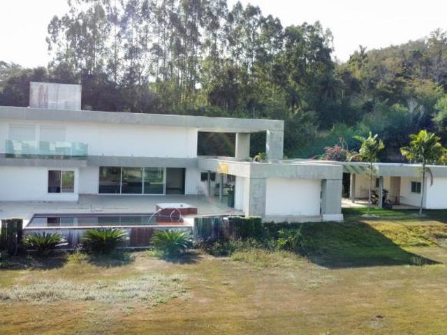 Casa de Luxo no Condomínio Belvedere em Esmeraldas MG: 9 Quartos, Piscina, Espaço Gourmet Agende s