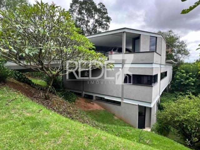 Casa de luxo no condomínio Chácara Flora, Valinhos SP: 3 suítes, 3 salas, 4 vagas, piscina e 450m²!