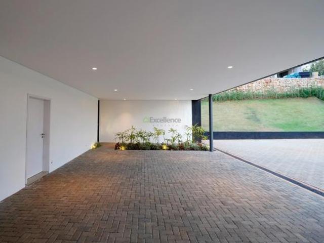 CASA DE LUXO NO CONDOMÍNIO QUINTA DA BARONEZA