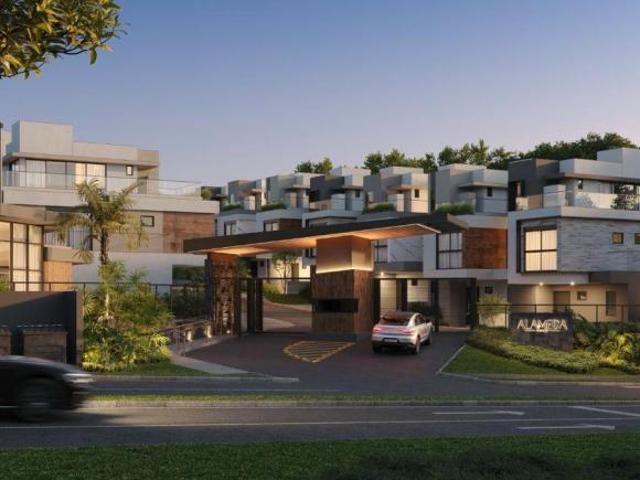 Casa de Luxo no Campo Comprido com Quintal Privativo e Ático Panorâmico