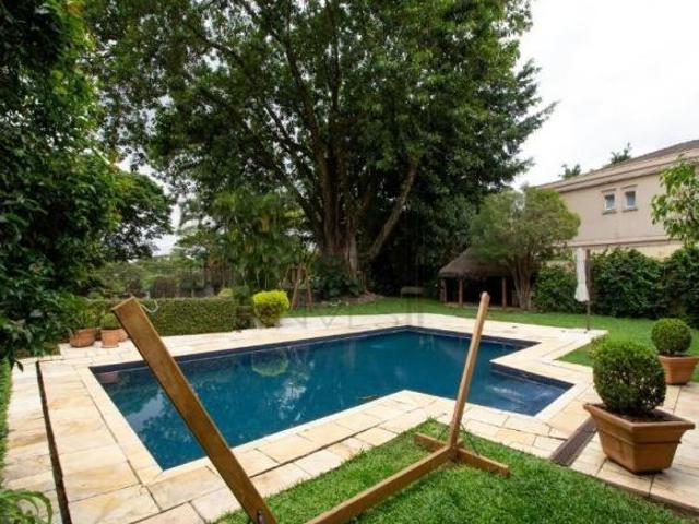 Casa de Luxo no Jardim Guedala: 5 quartos, 5 suítes, 6 salas, 6 banheiros, 4 vagas de garagem, 554m²