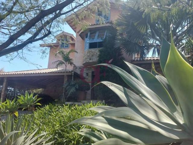Casa de Luxo no Reserva Japy Golf Club com Vista Exclusiva para o Golfe