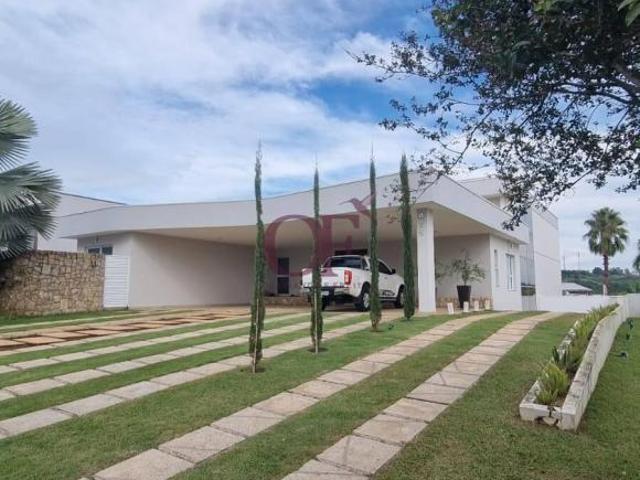 Casa de Luxo no Residencial dos Lagos com Piscina Aquecida e Terreno de 1.316 m²