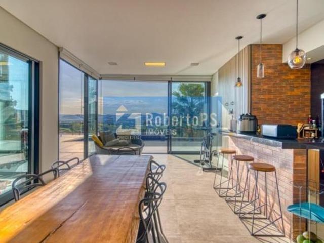 Casa de luxo no Urbanova: 4 suítes, mezanino, vista privilegiada e muitos detalhes de conforto e tec