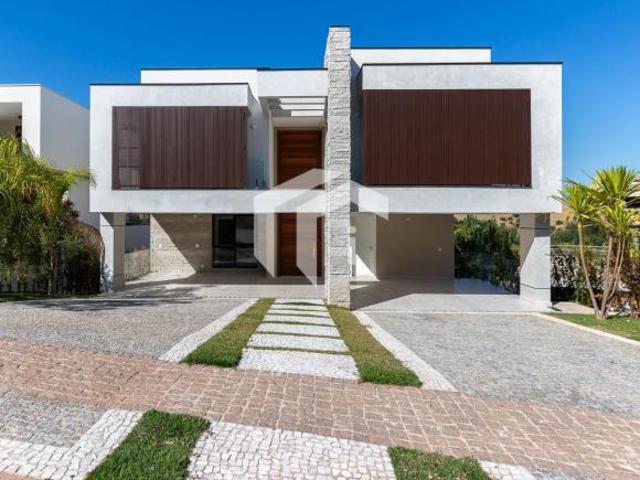 Casa de Luxo Próxima ao Galleria com 4 Suítes e Elevador