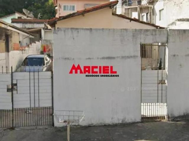 Casa de Lote Inteiro no 31 de Março! Com Edícula!