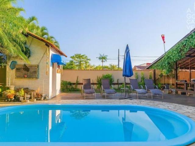 Casa de praia com 03 Quartos, amplo terreno com piscina e churrasqueira, Guaratuba