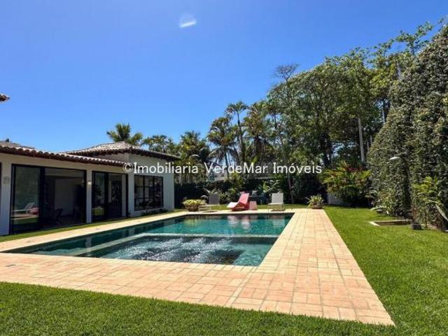 Casa de Praia com Amplo Terreno e Estilo Sofisticado Praia do Pernambuco, Guarujá