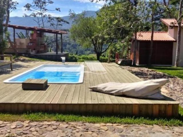 Casa de Praia e Montanha em Ilhabela à venda, 4 quartos, 2 suítes,Área Gourmet, Piscinas, 244 m² P