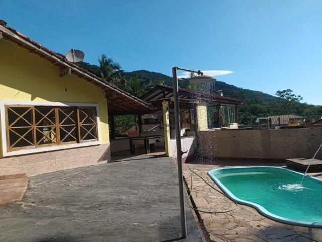 CASA DE PRAIA EM BOIÇUCANGA, NA BEIRA RIO