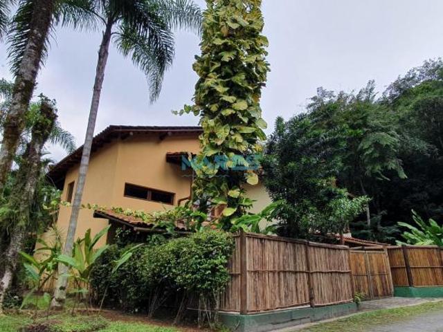 Condomínio na Praia de Camburi com escritura