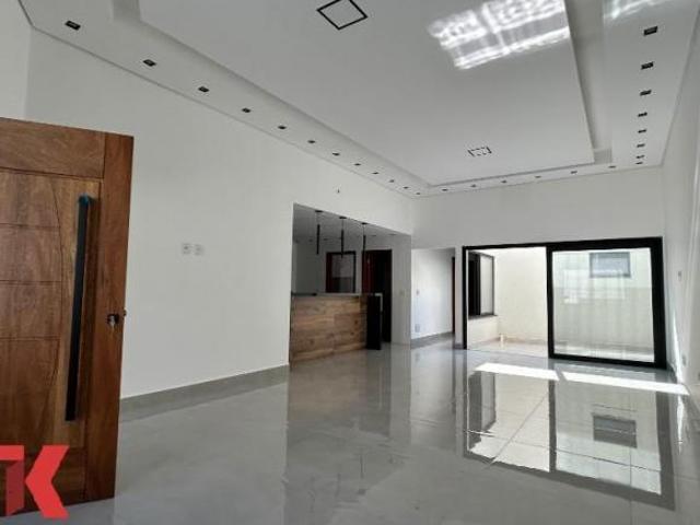 Casa de rua totalmente térrea recém construída à venda em Vinhedo/SP, casa térrea com 3 dormitórios