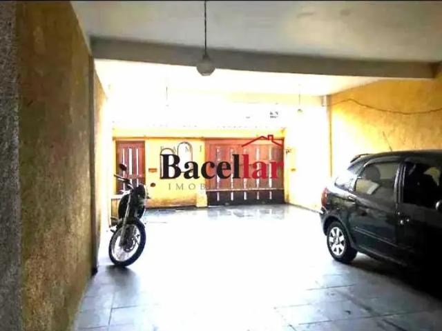 Casa de rua Triplex / Residencial / Abolição