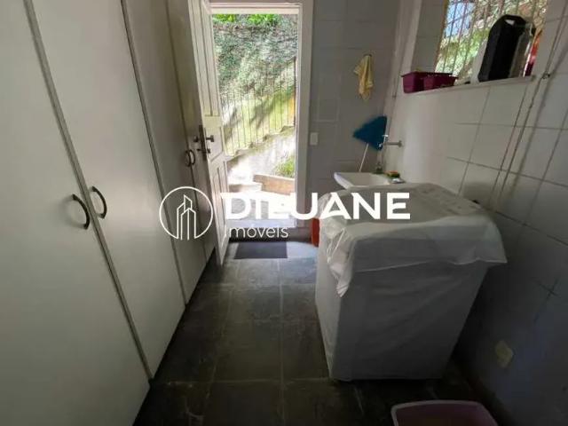 Casa de rua: Triplex / Residencial / Jardim Botânico