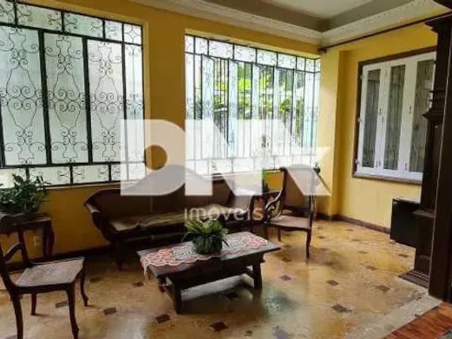 Casa de rua: Triplex / Residencial / Jardim Botânico