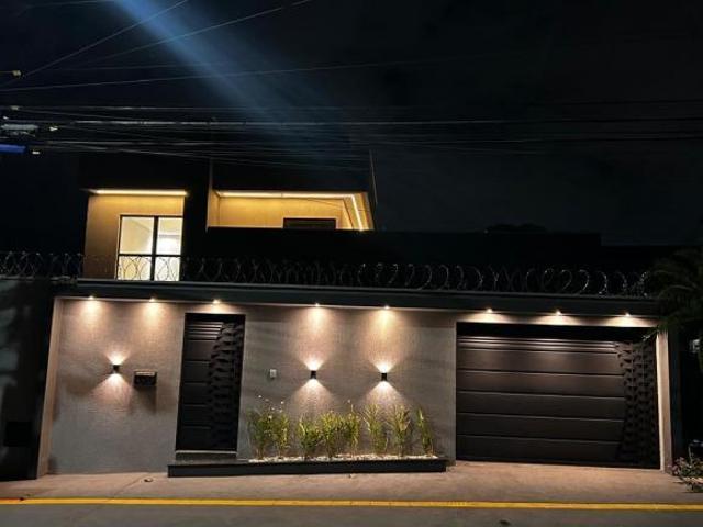 CASA DE RUA ALTO PADRÃO 3 Suítes, Jardim Balneário Casa de Rua com 3 Quarto s por R$ 1300000.00 no