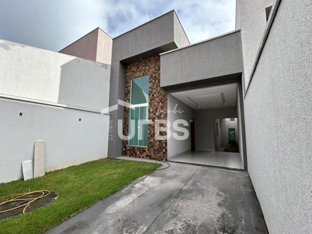 Casa de Rua Casa 3 quartos, sendo 1 suíte