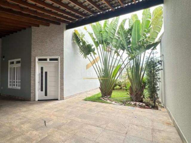 Casa de Rua com Suíte, Planejados e Área Gourmet no Jardim Carlos Aldrovandi em