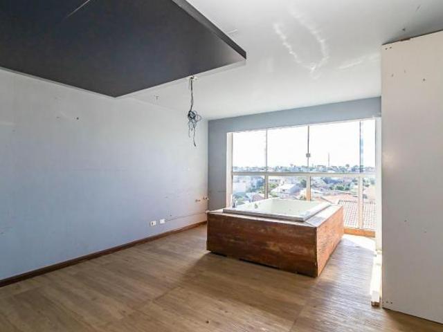 Casa de Rua com Piscina, Área Gourmet e Estrutura para Personalizar