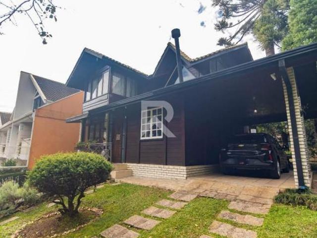 Casa de Rua com Quintal Verde e Espaço Gourmet, 3 quartos 4 Vagas à venda, 200m² Santa Felicidade