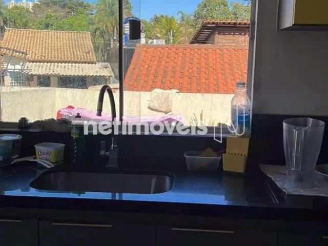 CASA DE RUA EM AMPLO LOTE DE 920M