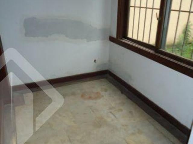 Casa de rua em excelente terreno de 477m²