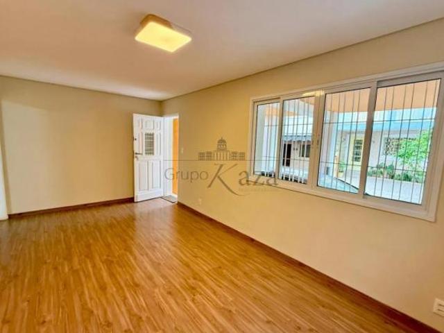 Casa de Rua Fechada Pinheiros 3 Suítes 126m²