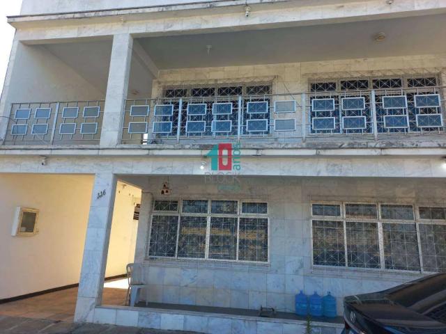 Casa de rua para venda com 5 quartos em Taquara com 298m²