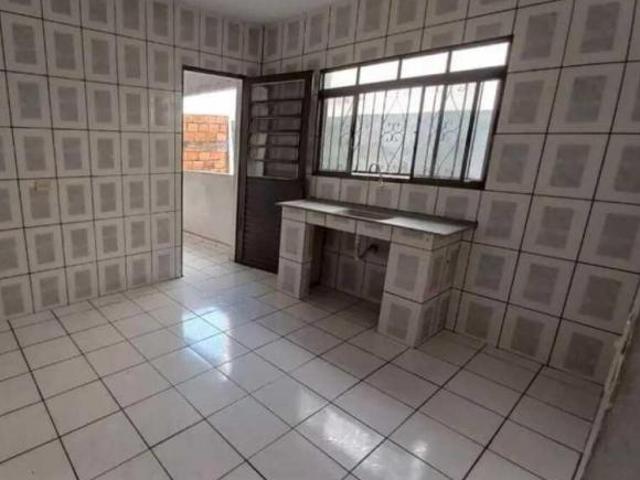 Casa de rua: / Residencial / Jardim Álamo