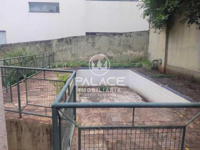 Casa de rua: Sobrado / Residencial / Centro
