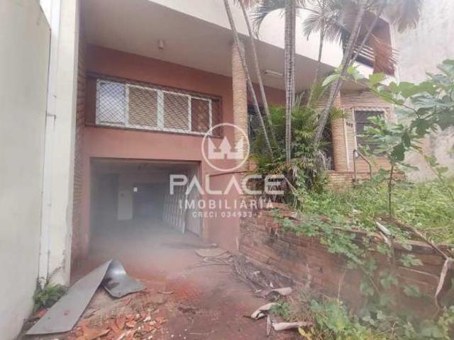 Casa de rua: Sobrado / Residencial / Centro