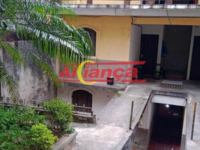 CASA DE RENDA COM 6 APT LOCADOS À R$ 700,00 CADA